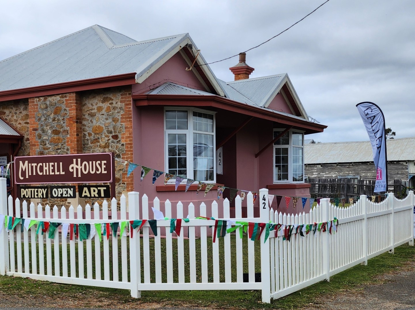 Mitchell House Arts Centre – Local artists, local art